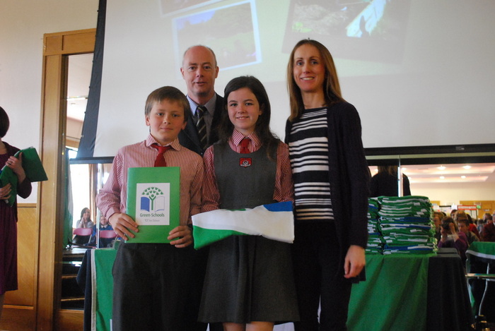 Brat Glas 2 ag Gaelscoil Uí Riada | Gaelscoil Uí Riada