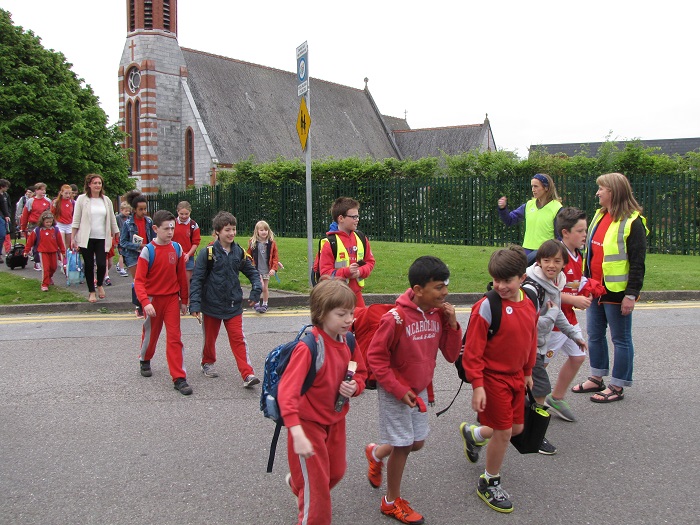 S.A.S. – Siúl ar Scoil | Gaelscoil Uí Riada